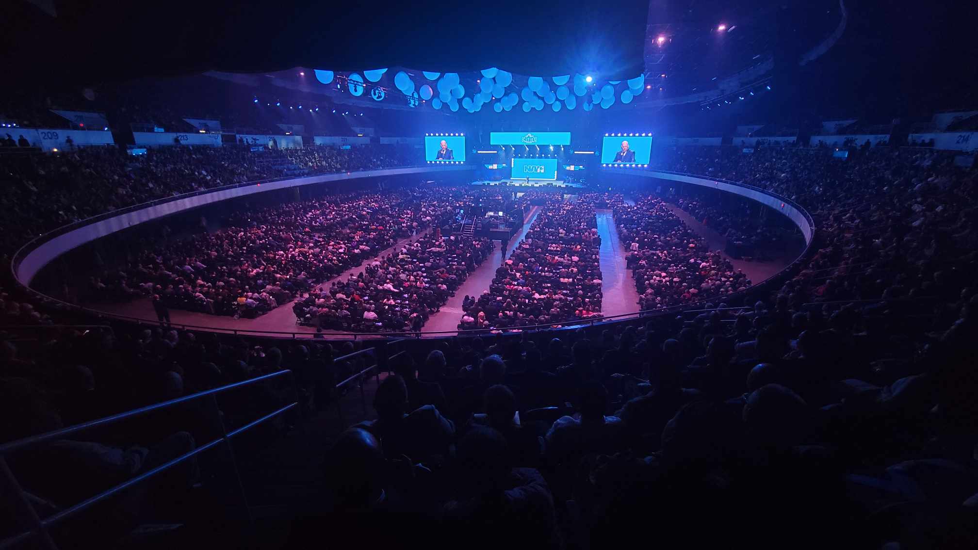 Ultimate Guide: LED Walls vs Projectors for Churches – What’s Right for ...